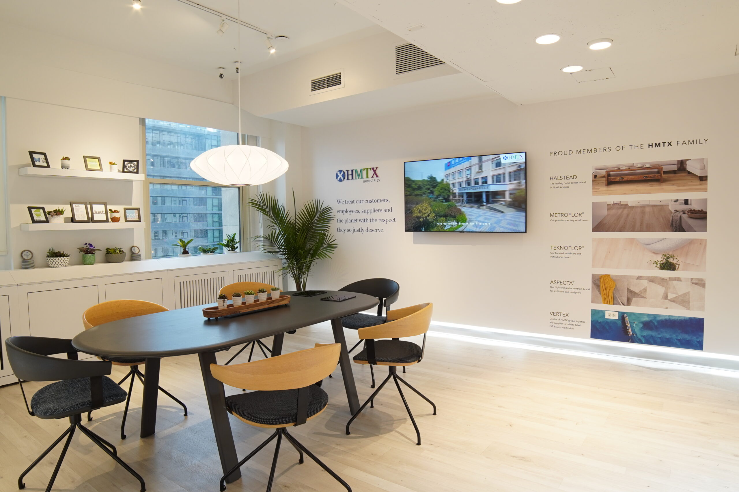 How to Create Social Media Buzz at Your Trade Show Booth - Nimlok Chicago